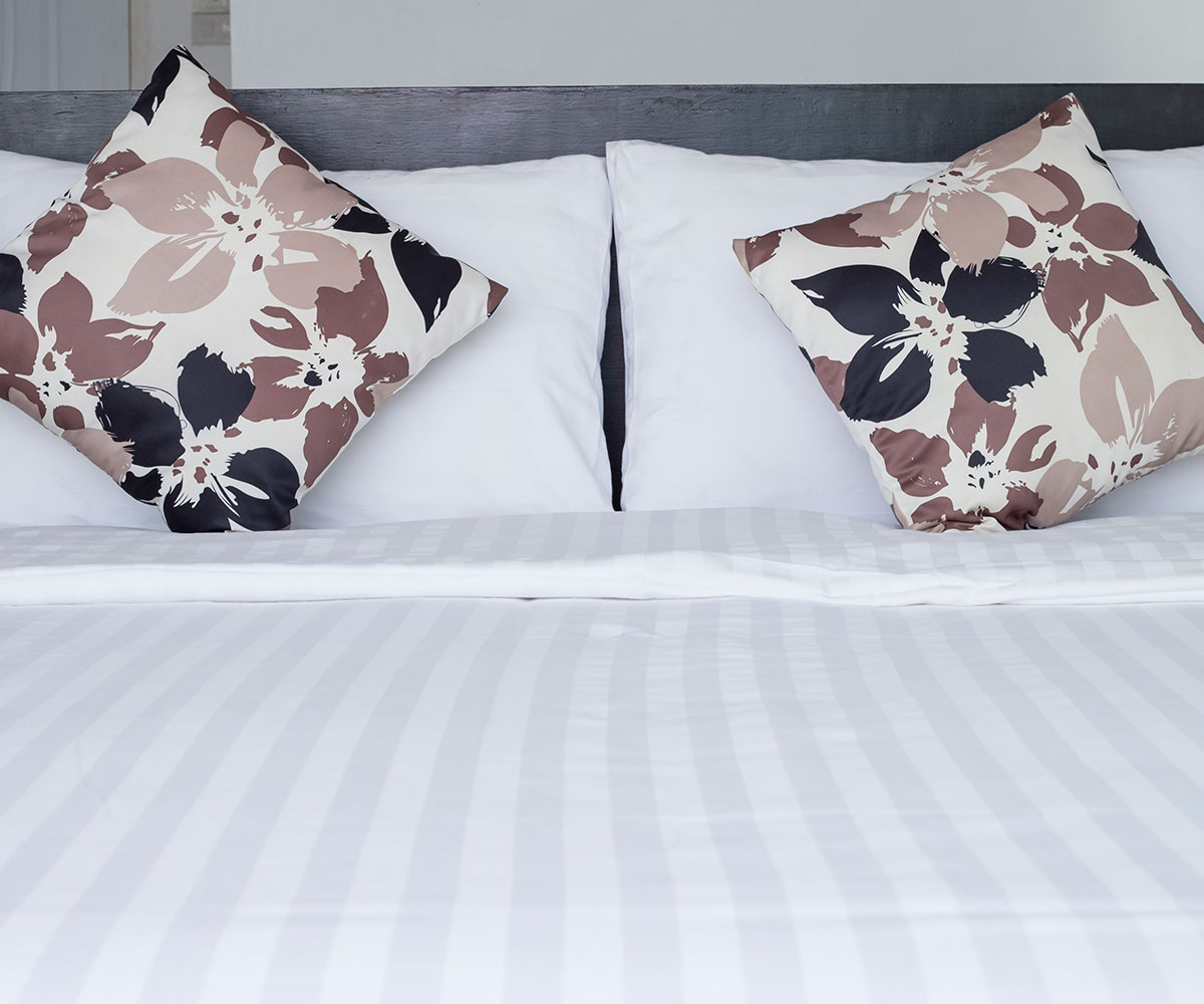 84″ x 110″ – Full XL, Flat Stripe Sheet, T250, White -2dz Per Case ...